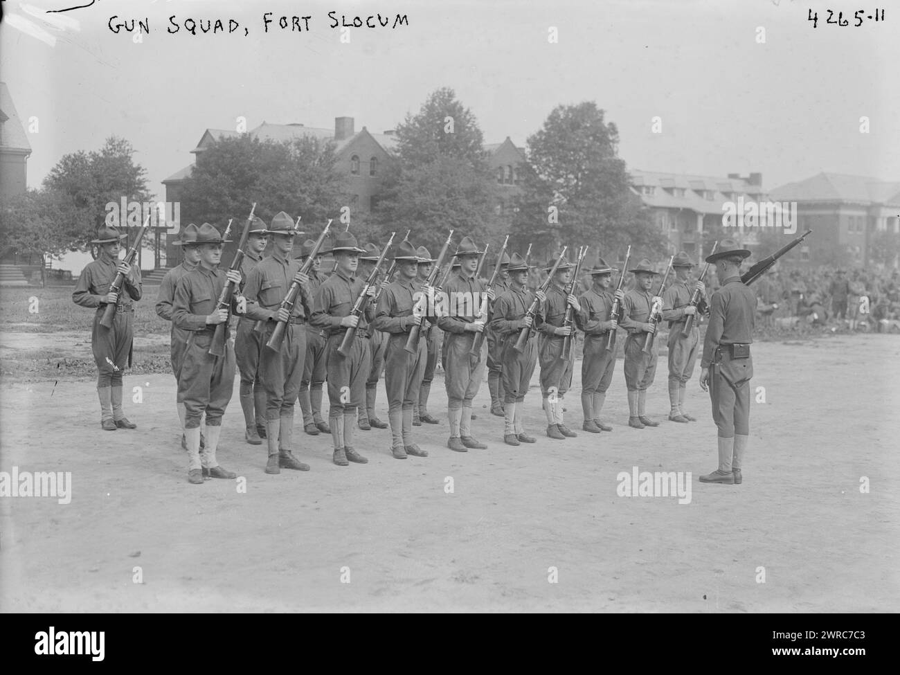 Gun Squad, Fort Slocum, Photograph shows American soldiers in a gun ...