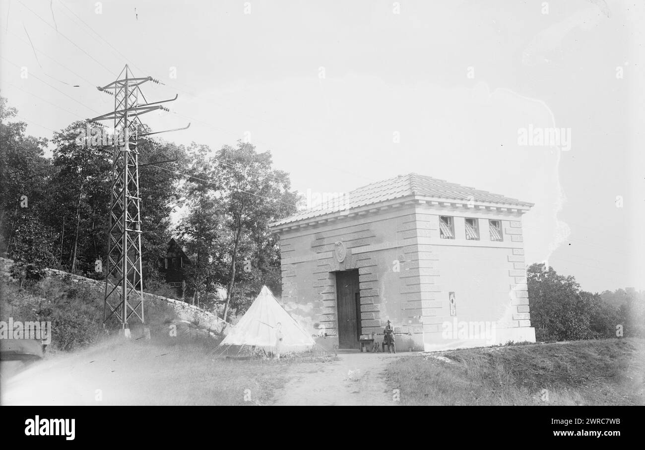 Guarding gate chamber hi-res stock photography and images - Alamy