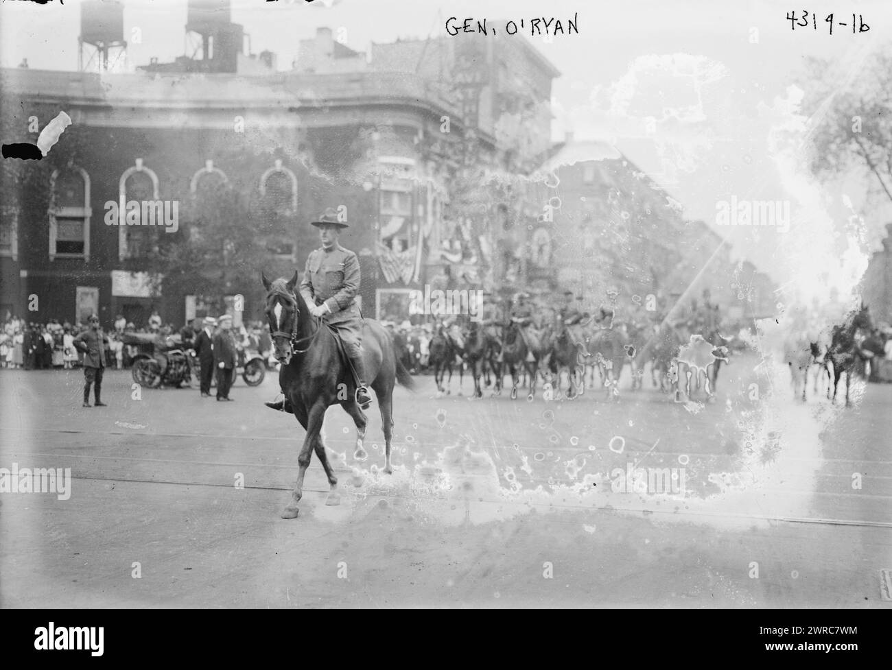 Commander of division hi-res stock photography and images - Alamy