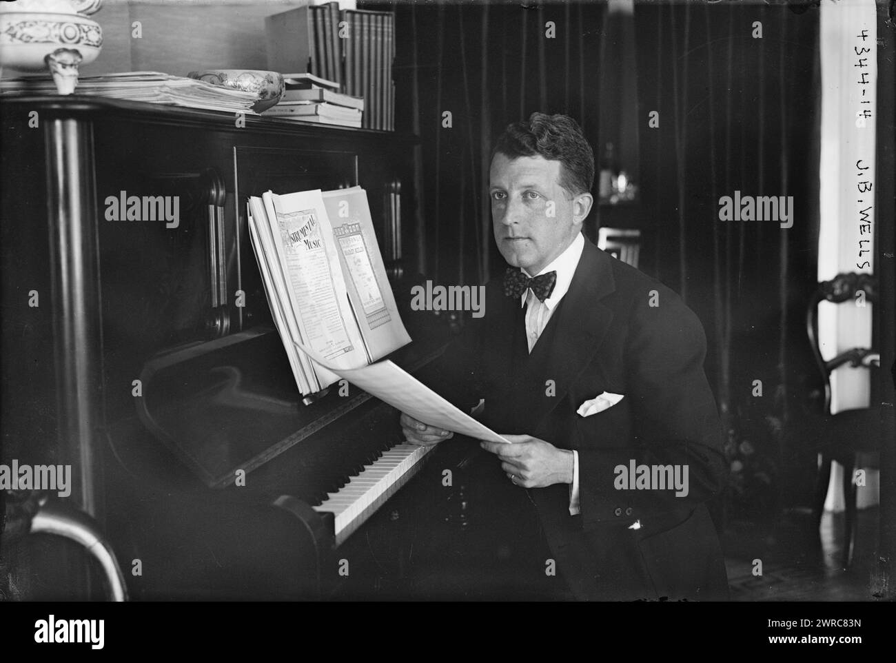 Tenor singer john barnes wells hi-res stock photography and images - Alamy