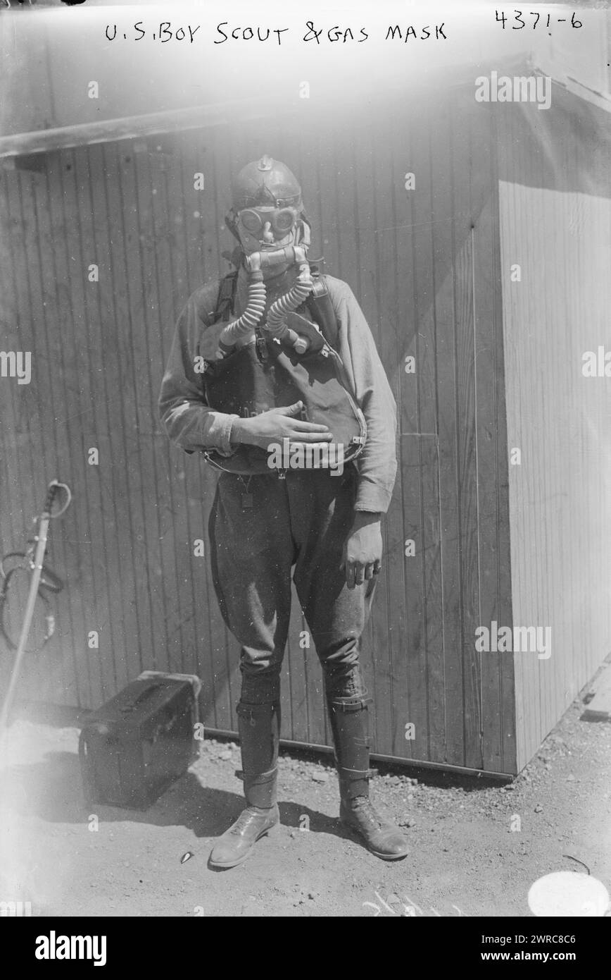 U.S. Boy Scout & gas mask, 1918 March 1, Glass negatives, 1 negative ...