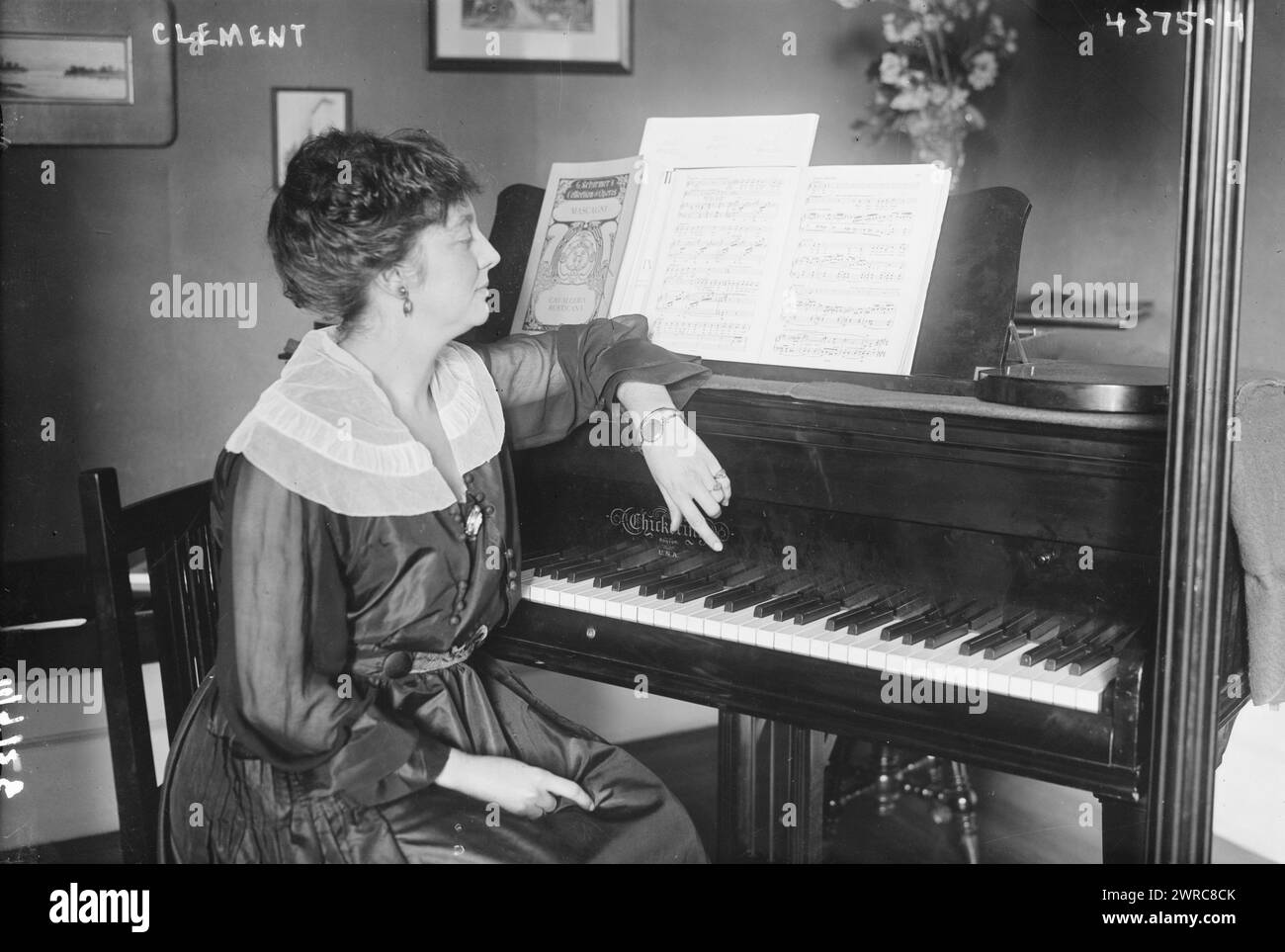 Opera company of boston hi-res stock photography and images - Alamy