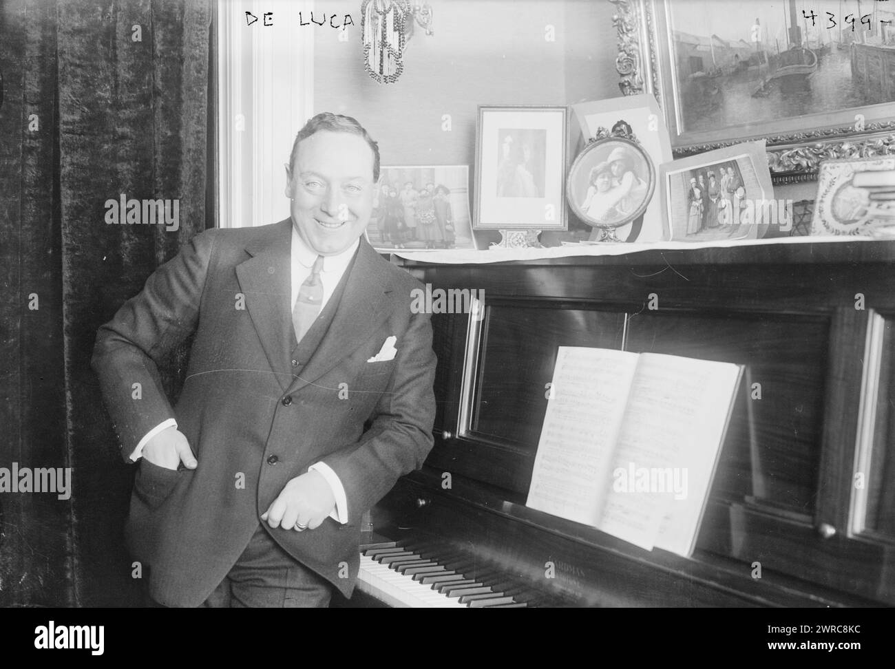 American baritone hi-res stock photography and images - Alamy