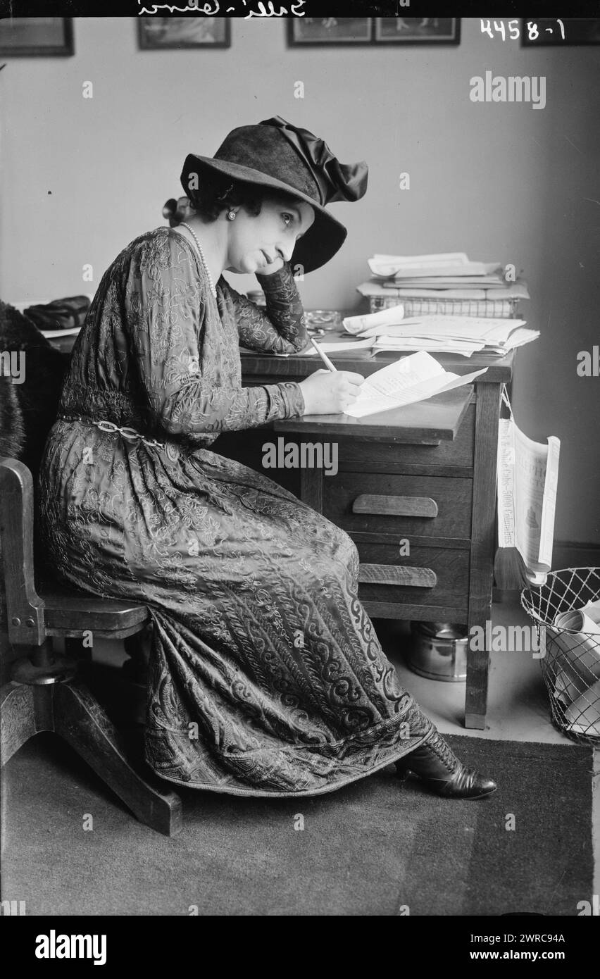 Galli-Curci, Photograph shows Italian coloratura soprano opera singer ...