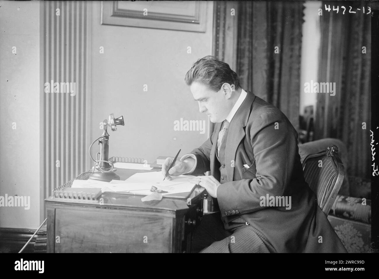 Italian baritone opera singer seated hi-res stock photography and ...