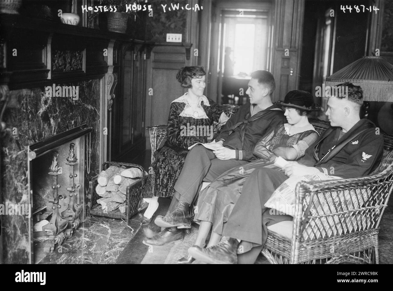 Hostess House YWCA, Photograph shows women and military personnel at a ...