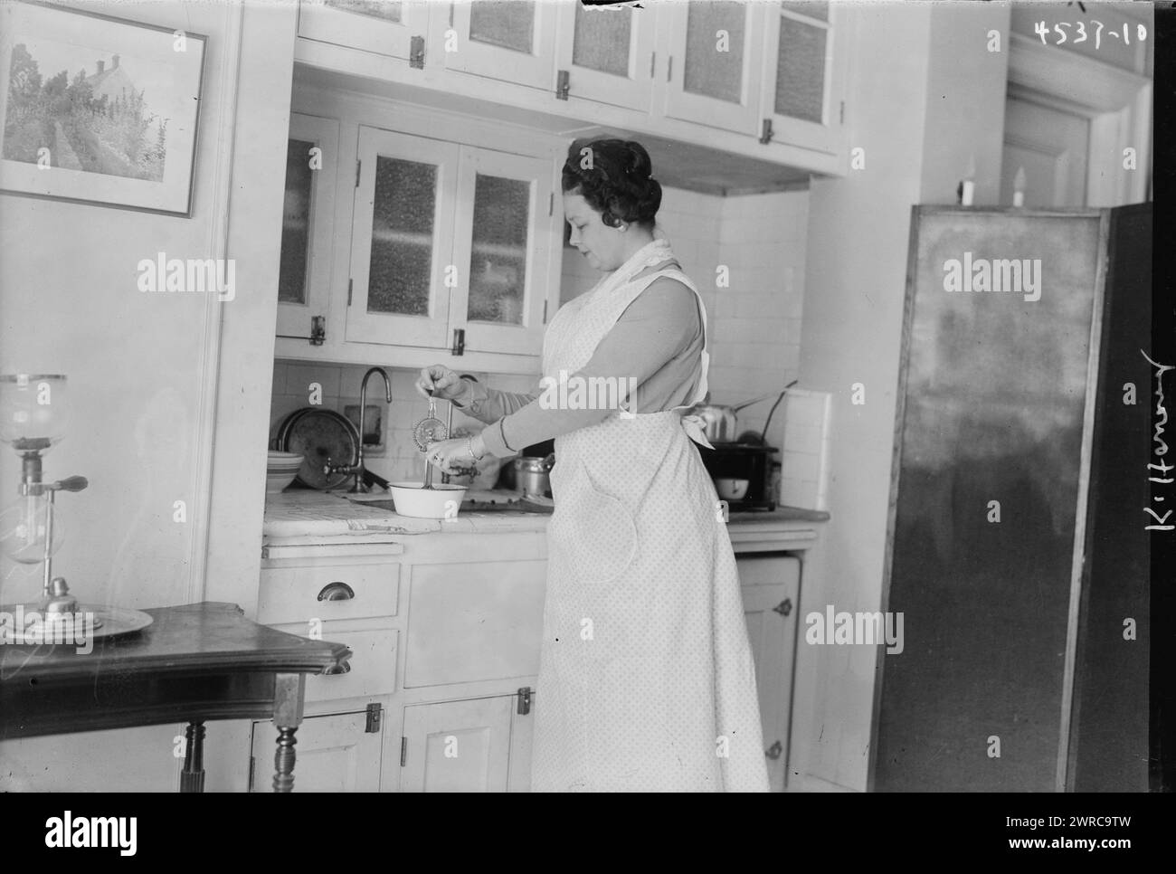 1920 kitchen not 1920s hi-res stock photography and images - Alamy