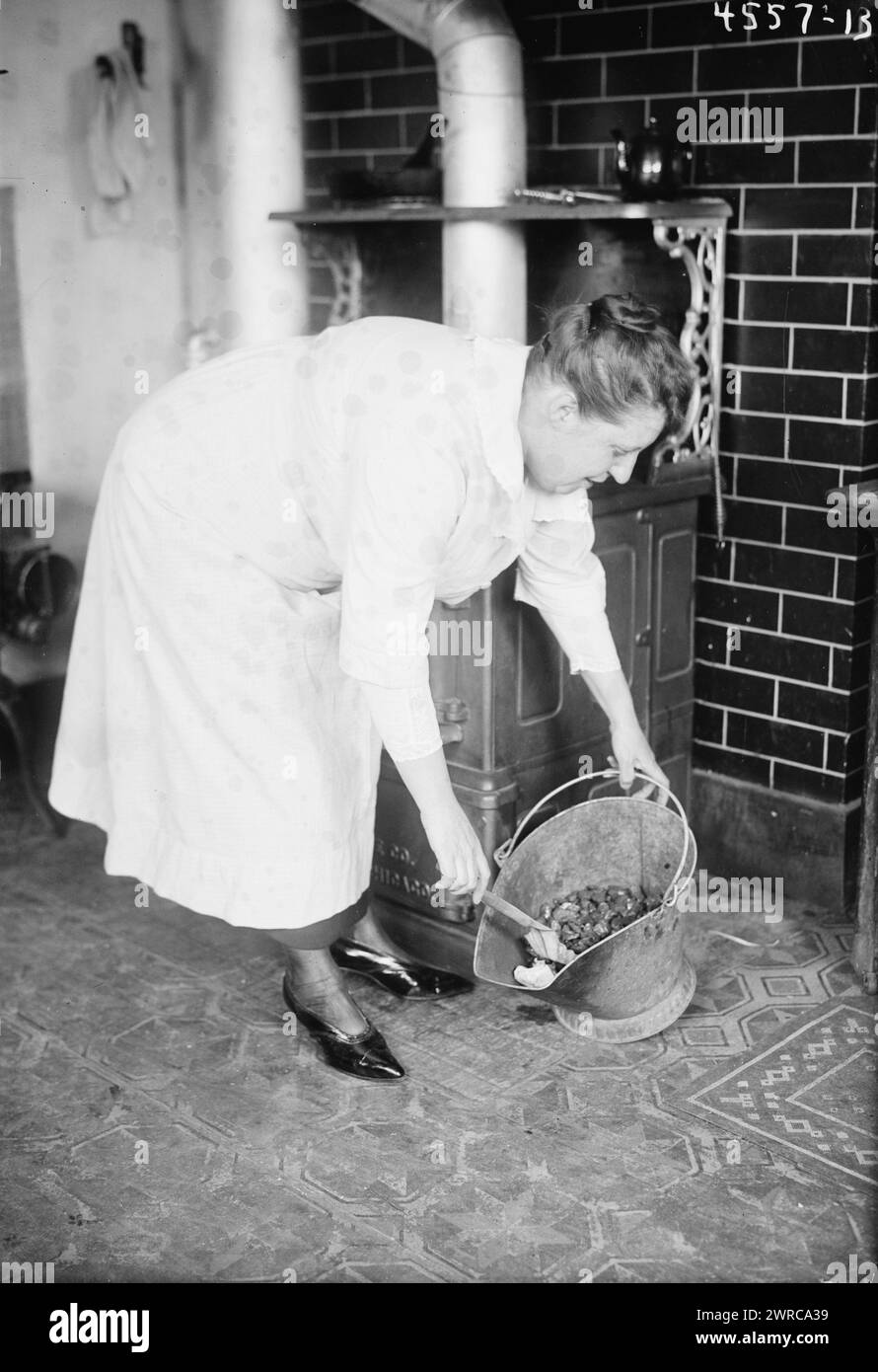 Ada Jones, Photograph shows mezzo-soprano opera singer Ada Jones (1873 ...