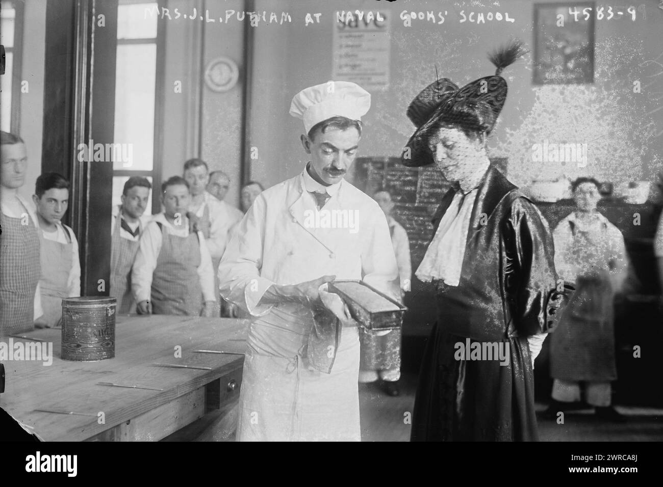 Chef naval hi-res stock photography and images - Alamy