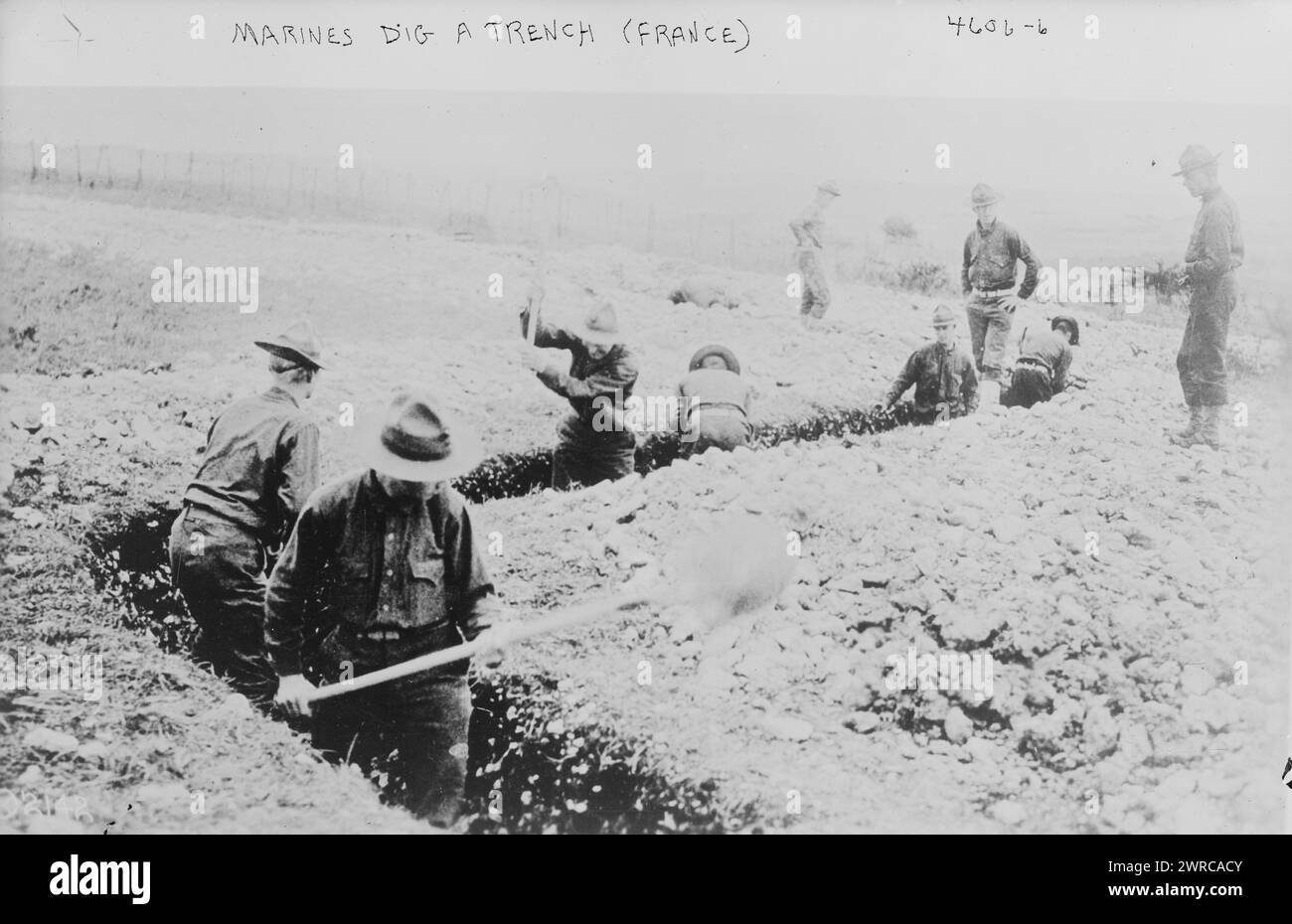 Marines dig a trench (France), Photograph shows American soldiers ...