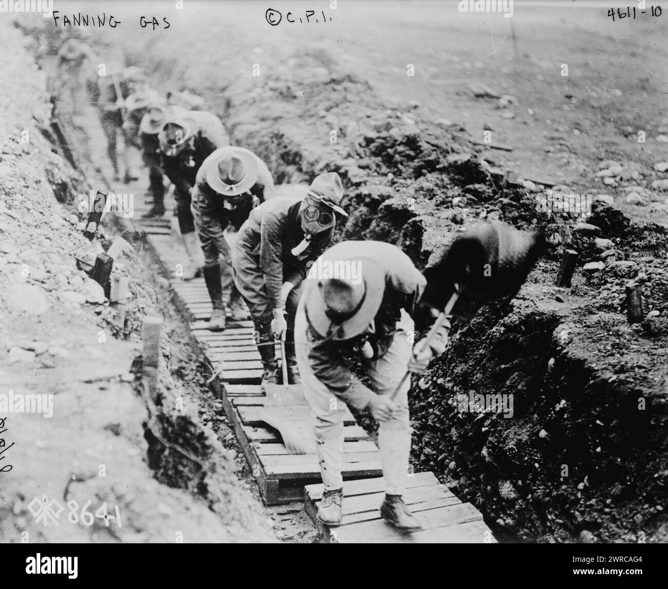 Fanning gas, Photo shows American soldiers being trained to use Ayrton ...