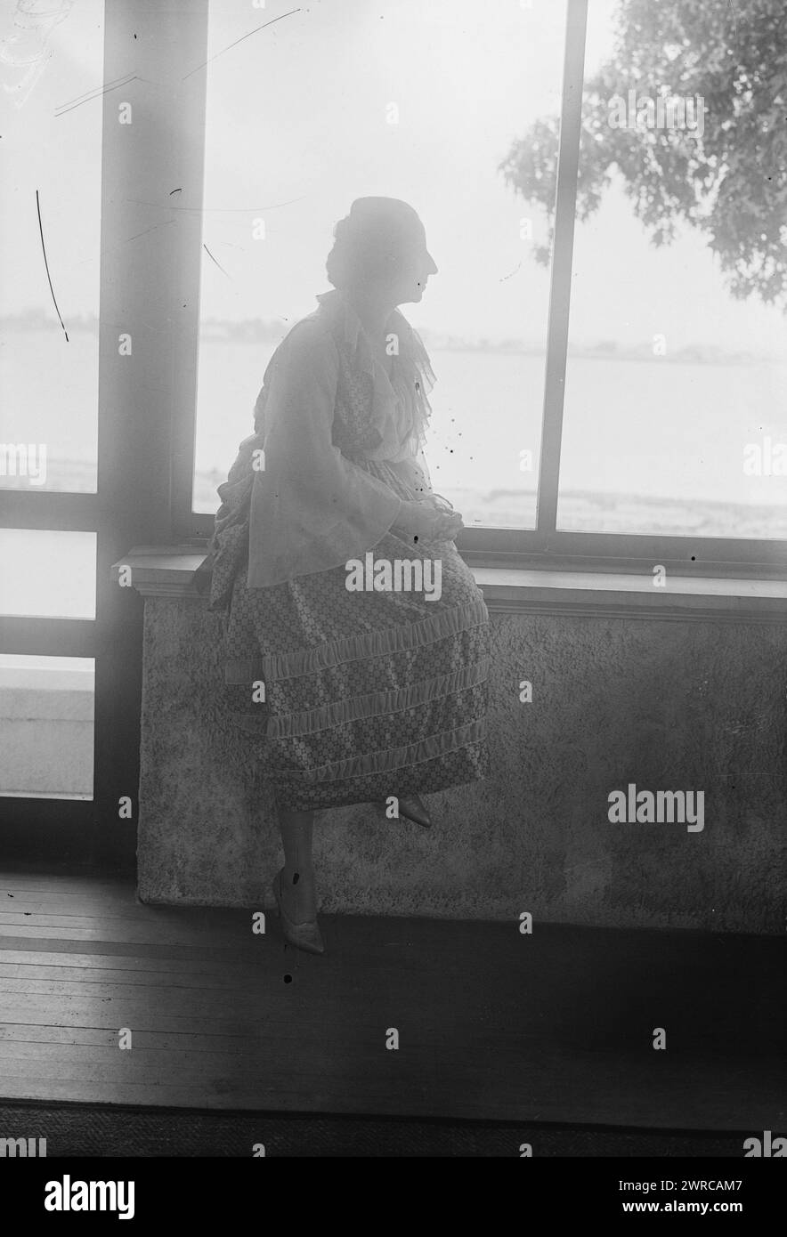 Galli-Curci, Photograph shows Italian coloratura soprano opera singer ...