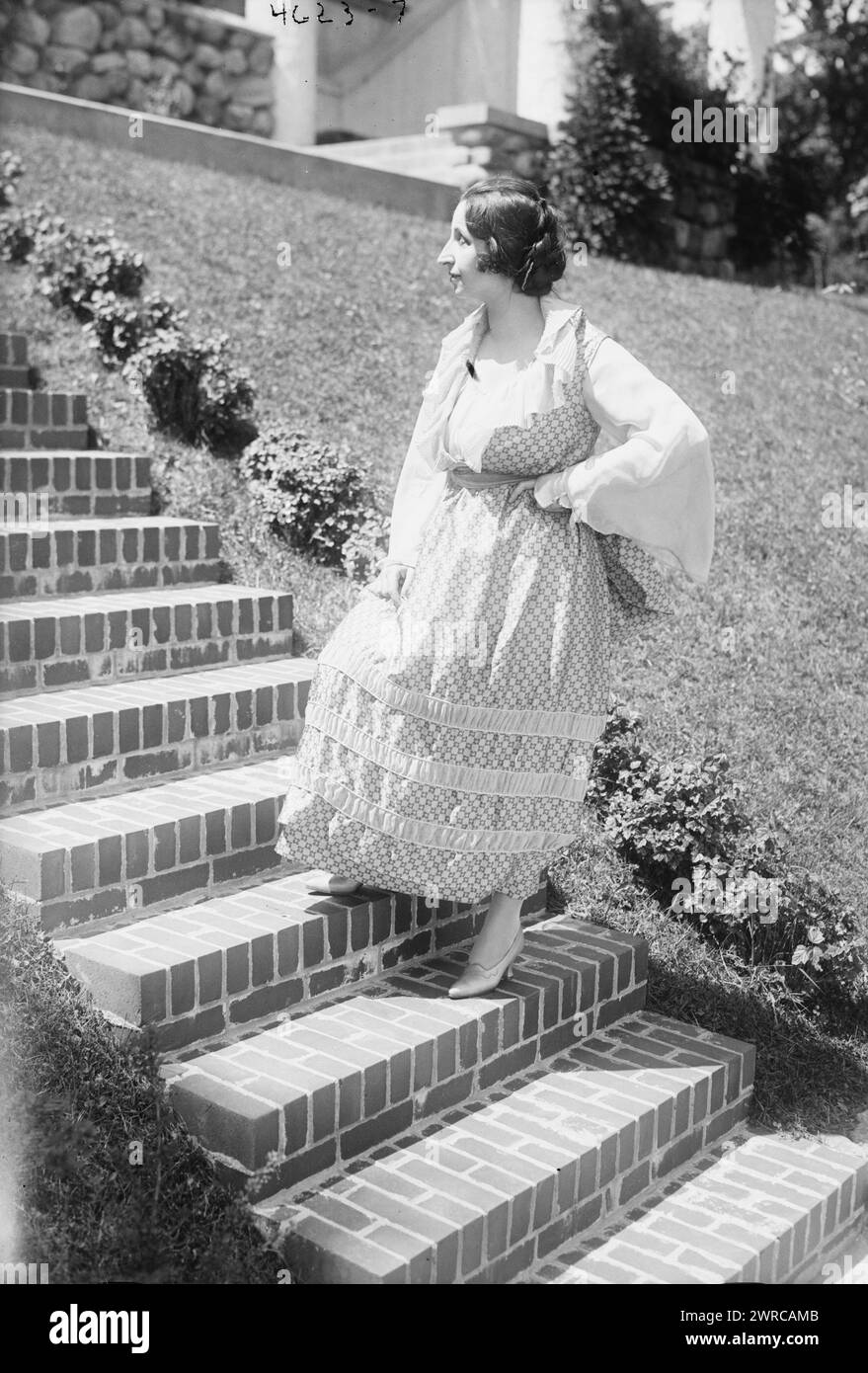 Galli-Curci, Photograph shows Italian coloratura soprano opera singer ...