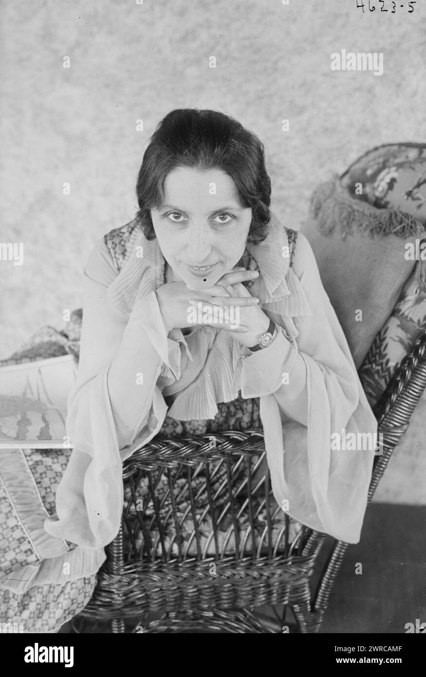 Galli-Curci, Photograph shows Italian coloratura soprano opera singer ...