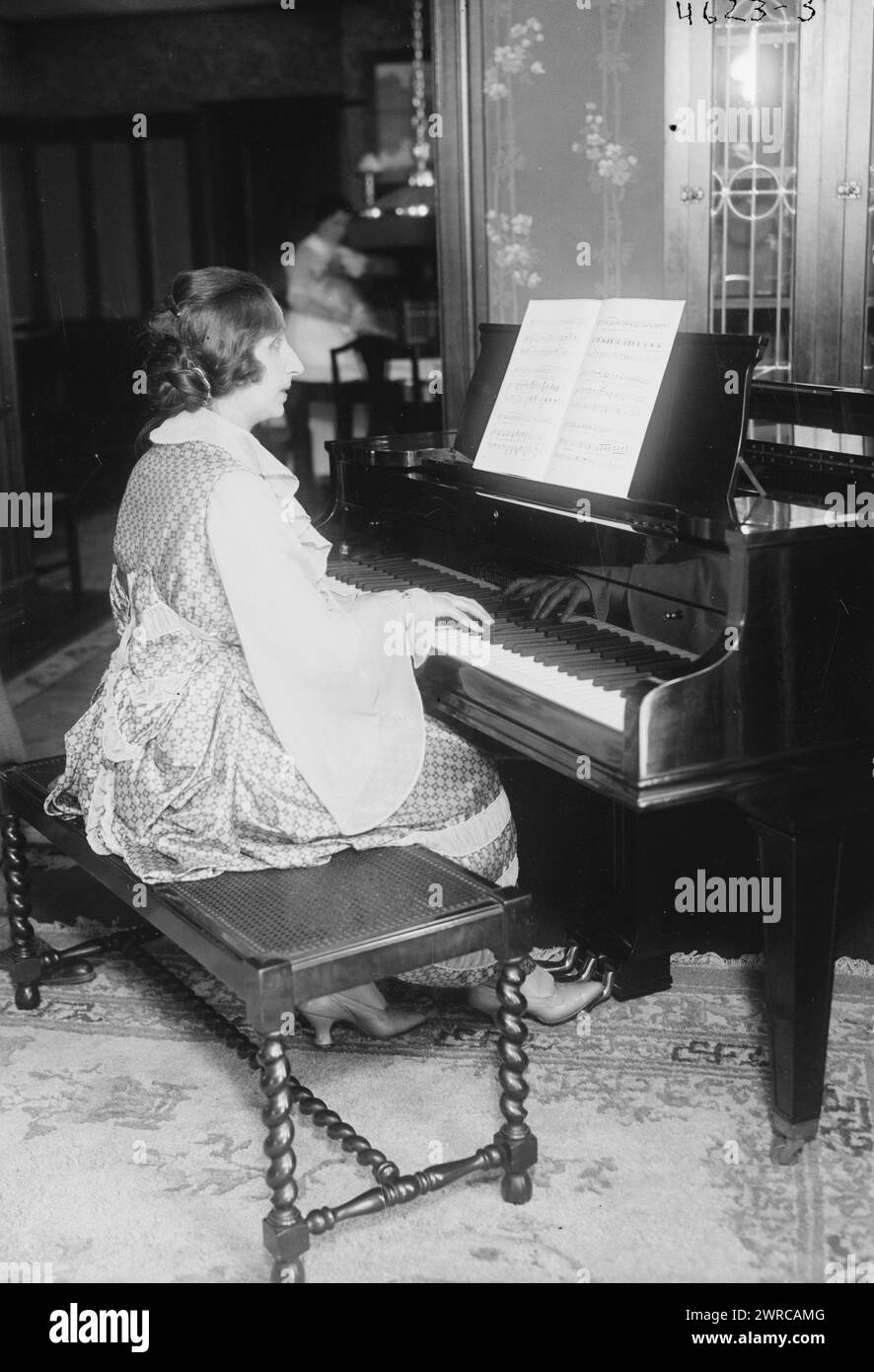 Galli-Curci, Photograph shows Italian coloratura soprano opera singer ...