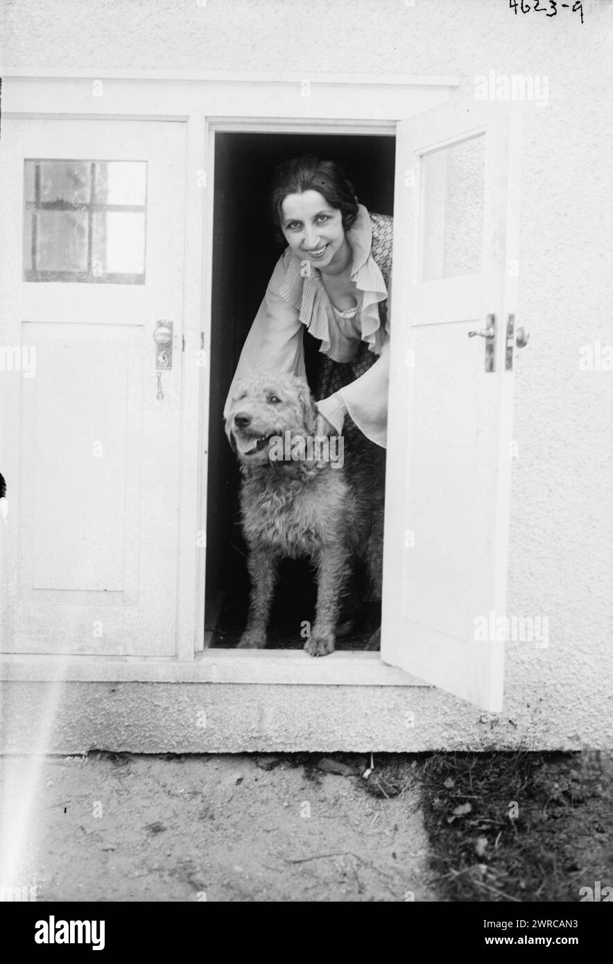 Galli-Curci, Photograph shows Italian coloratura soprano opera singer ...