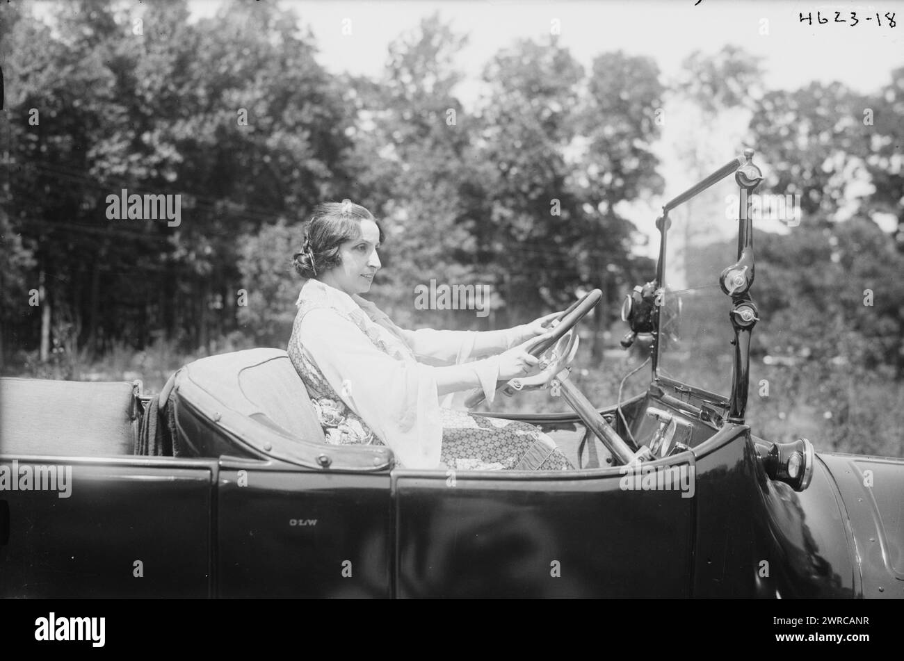 Galli-Curci, Photograph shows Italian coloratura soprano opera singer ...