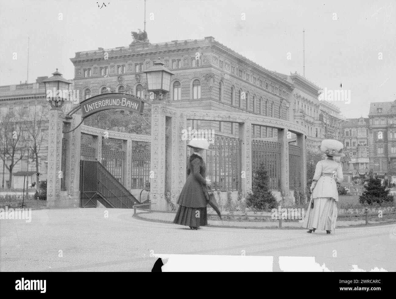 Subway entrance, Berlin, between ca. 1915 and ca. 1920, Berlin, Nitrate ...