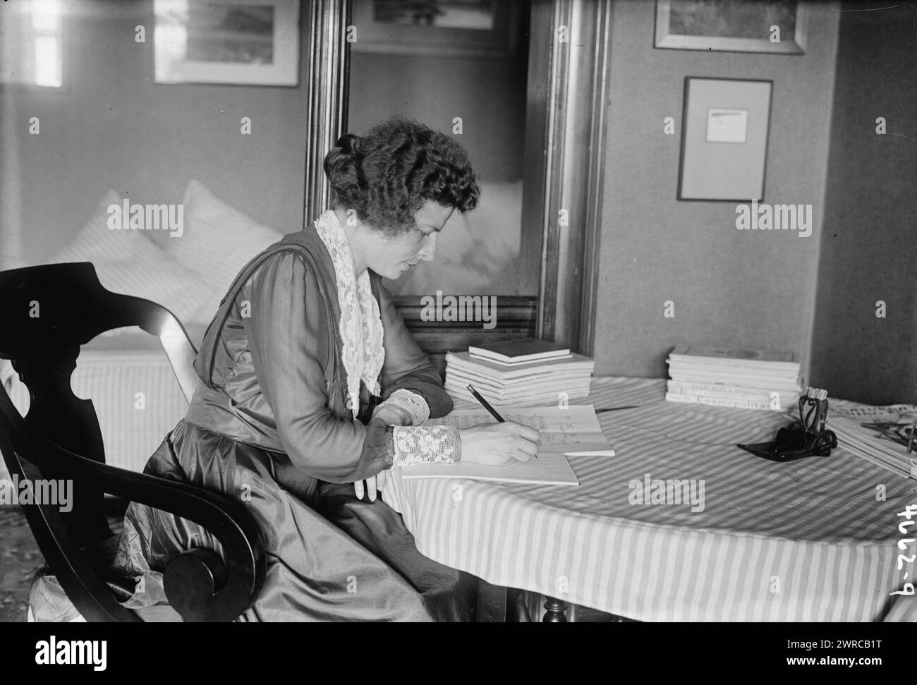 Contralto singer helen clark hi-res stock photography and images - Alamy