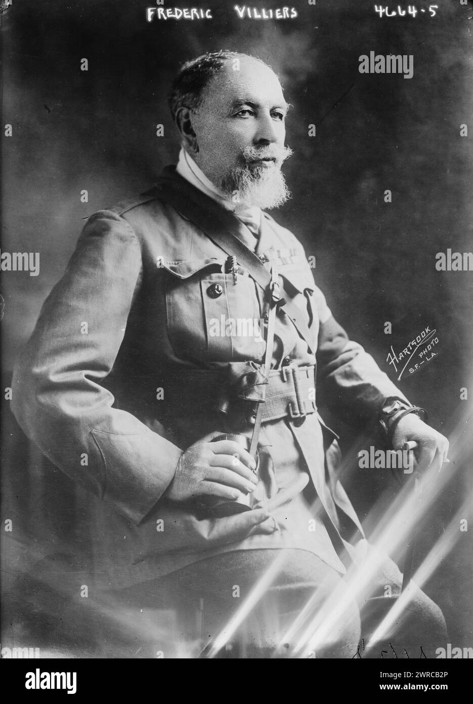 Artist correspondent Black and White Stock Photos & Images - Alamy