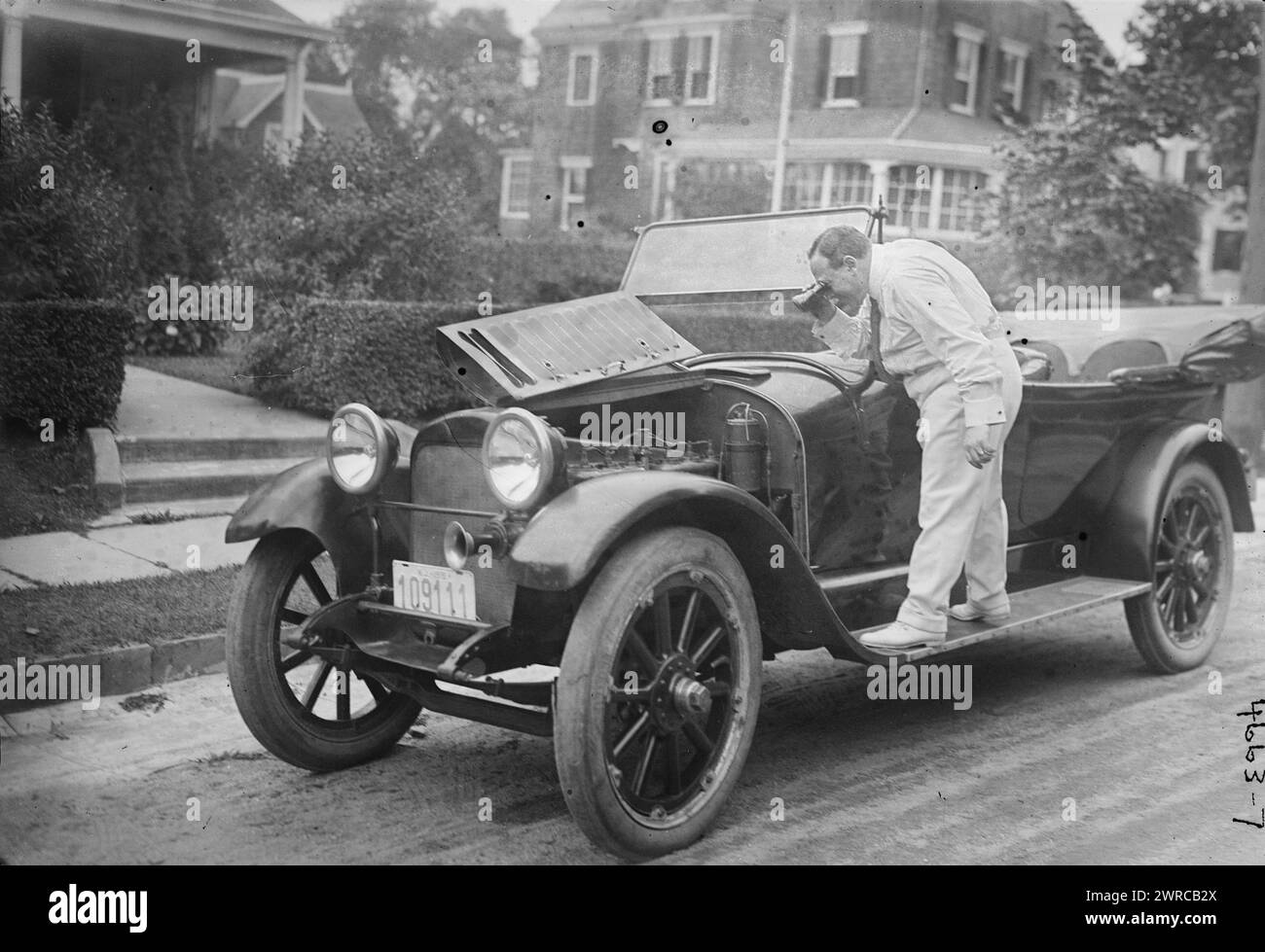 American opera baritone hi-res stock photography and images - Alamy