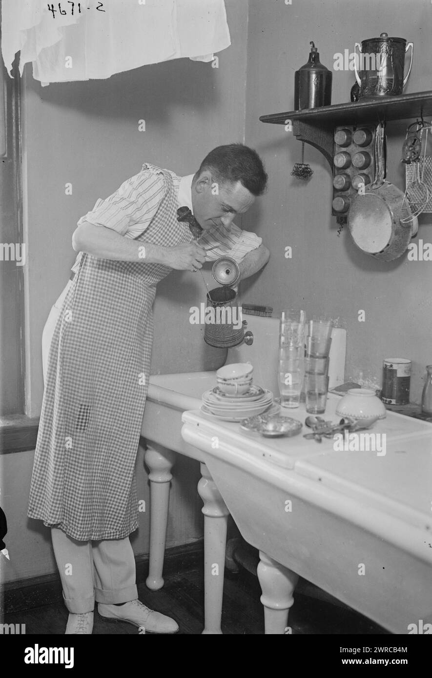 Elliott Shaw, Photograph shows singer Elliott Shaw (1887-1973) in ...