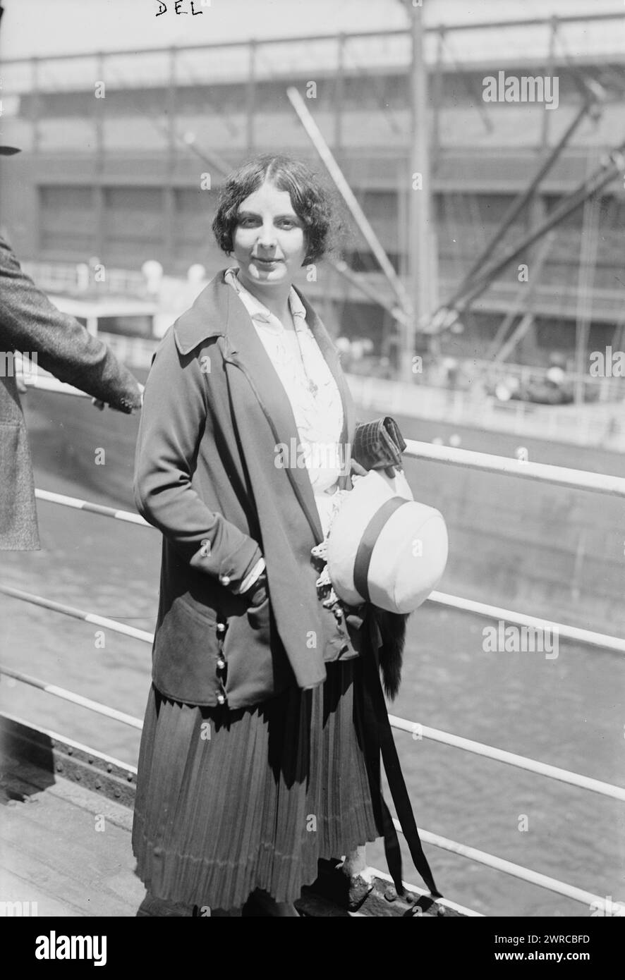 Belgian opera singer raymonde delaunois hi-res stock photography and ...