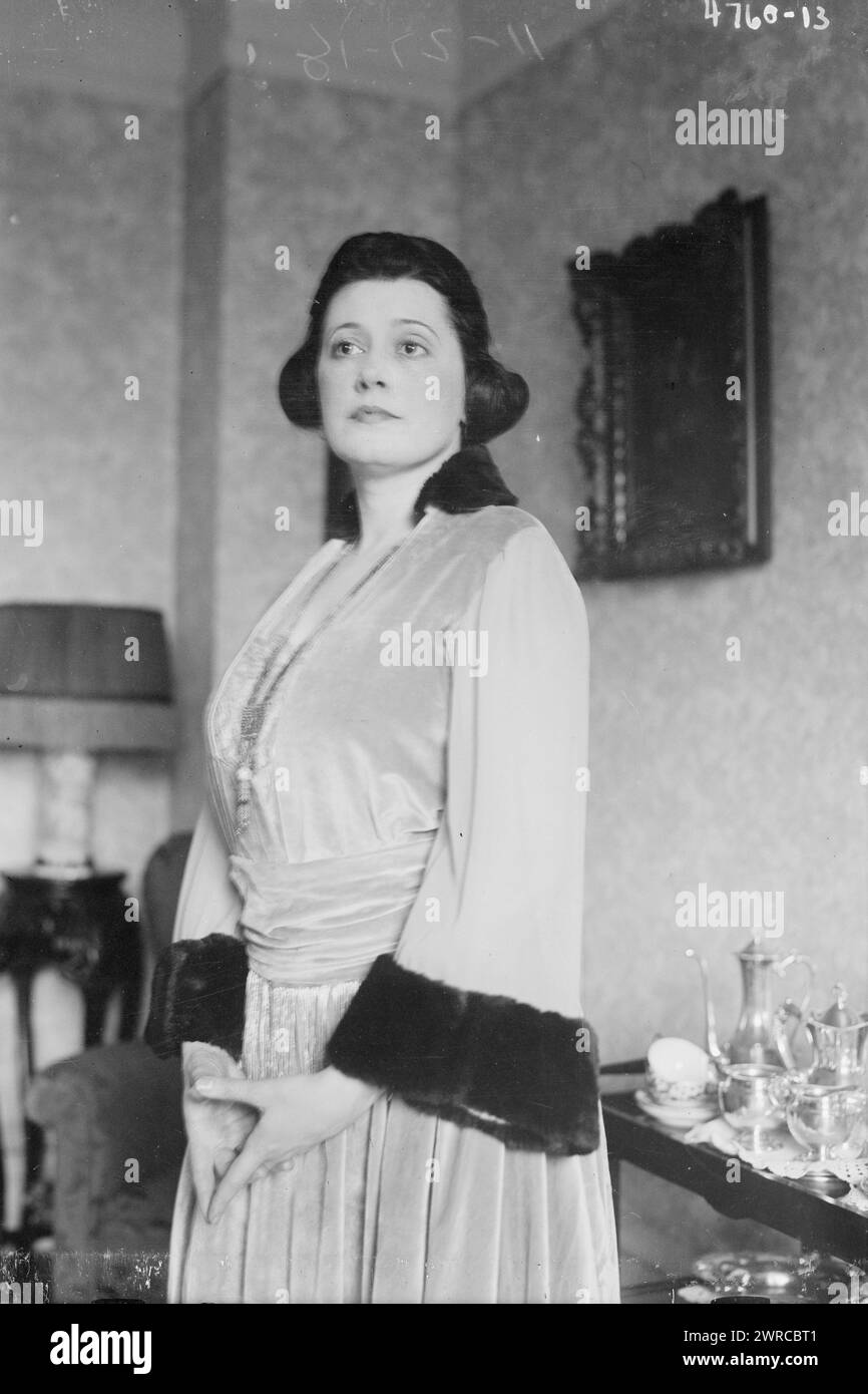 Opera singer mary flannery mellish hi-res stock photography and images ...