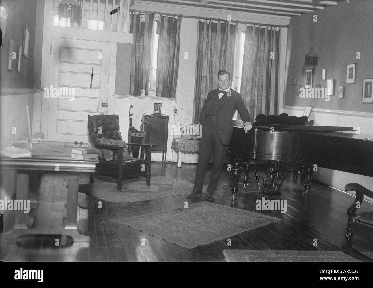 Tenor opera singer lambert murphy hi-res stock photography and images ...