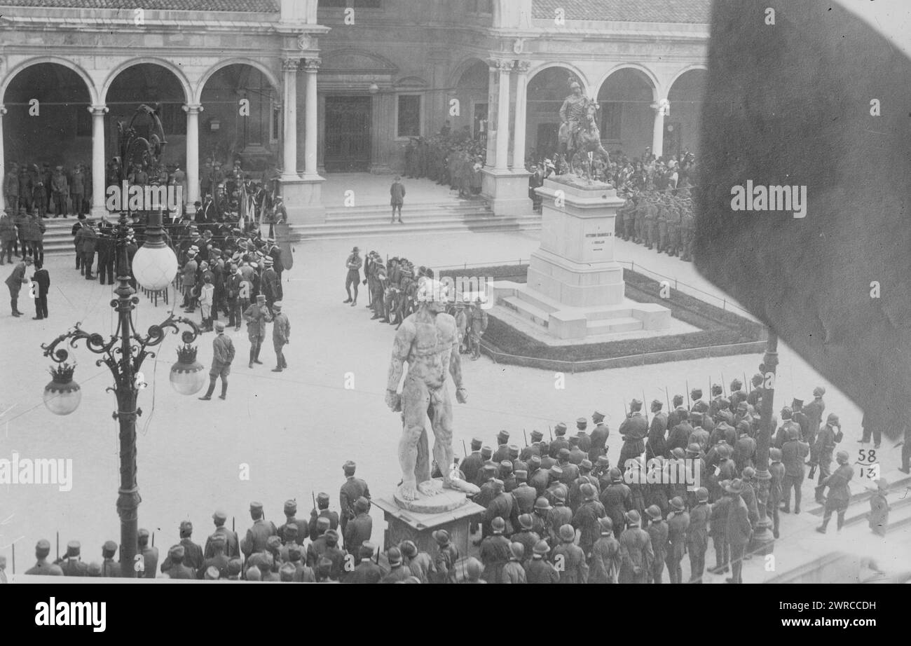 Rewarding families of dead Italian soldiers, Photograph shows familes ...