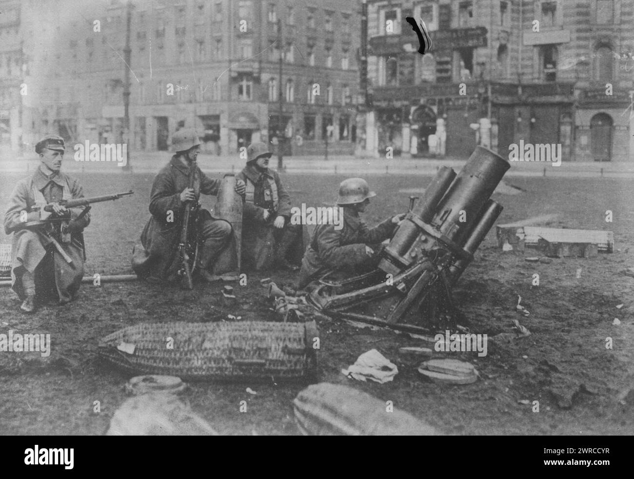 Soldiers mine thrower hi-res stock photography and images - Alamy