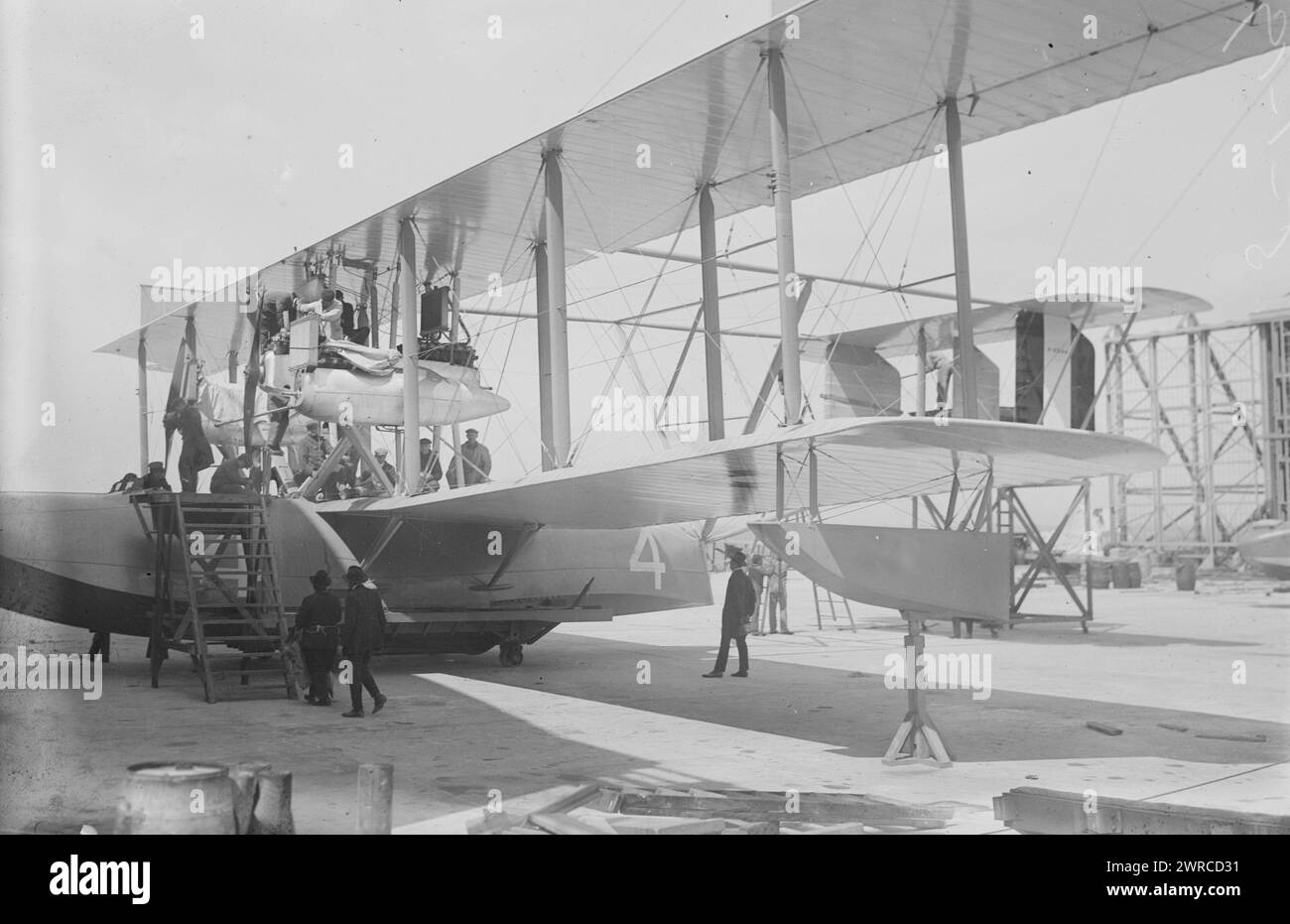 Nc 4 airplane hi-res stock photography and images - Alamy