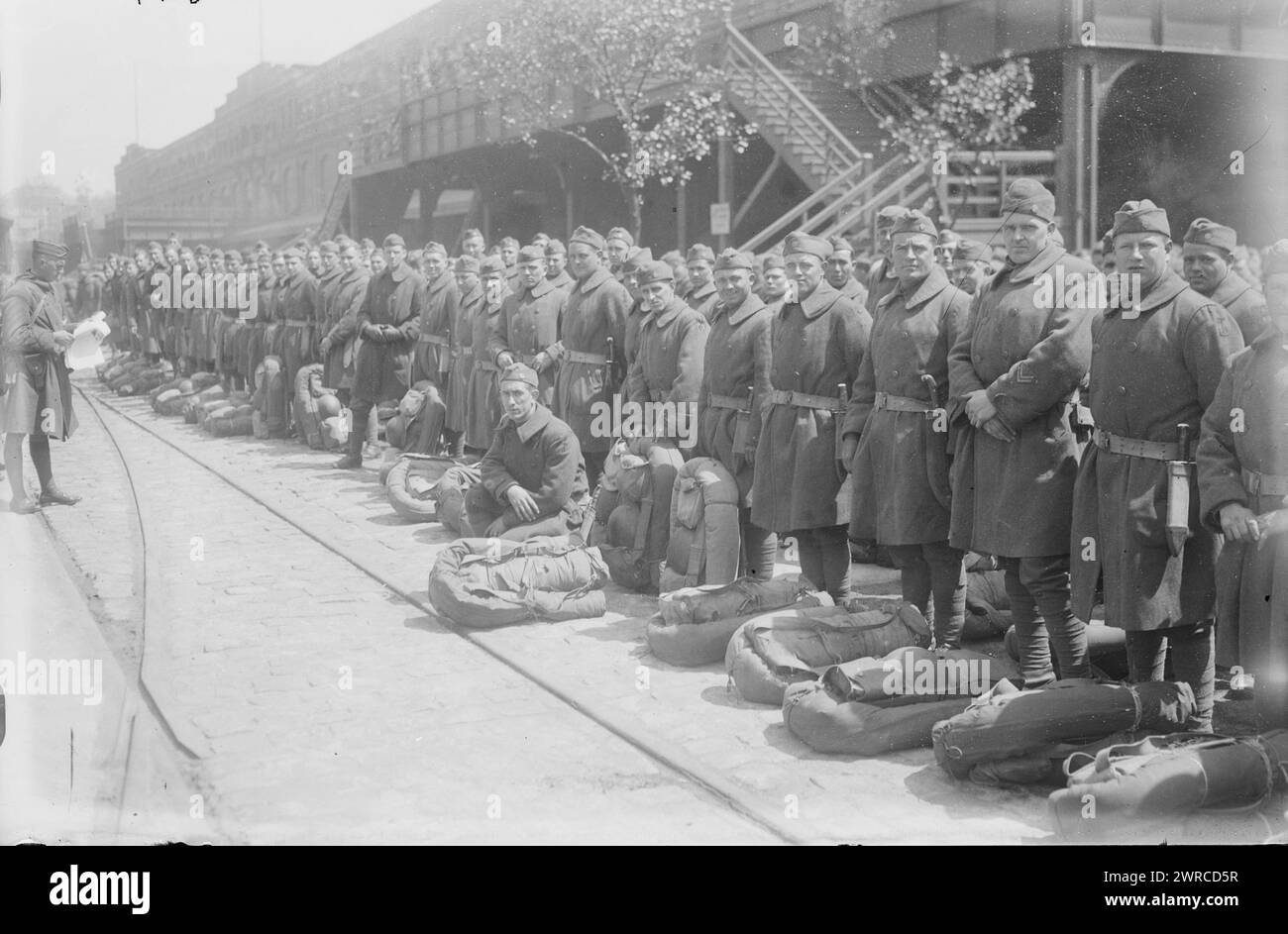 Soldiers of the 32nd Infantry Division, Photograph shows the United ...