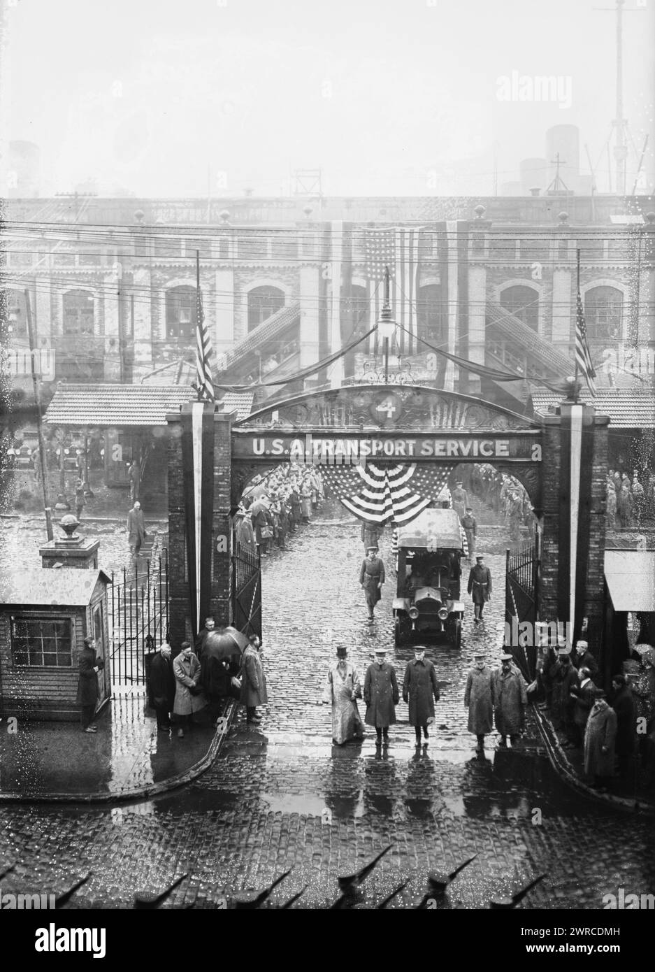 Dead soldiers from Russia, Photograph shows a ceremony in November 1919 ...