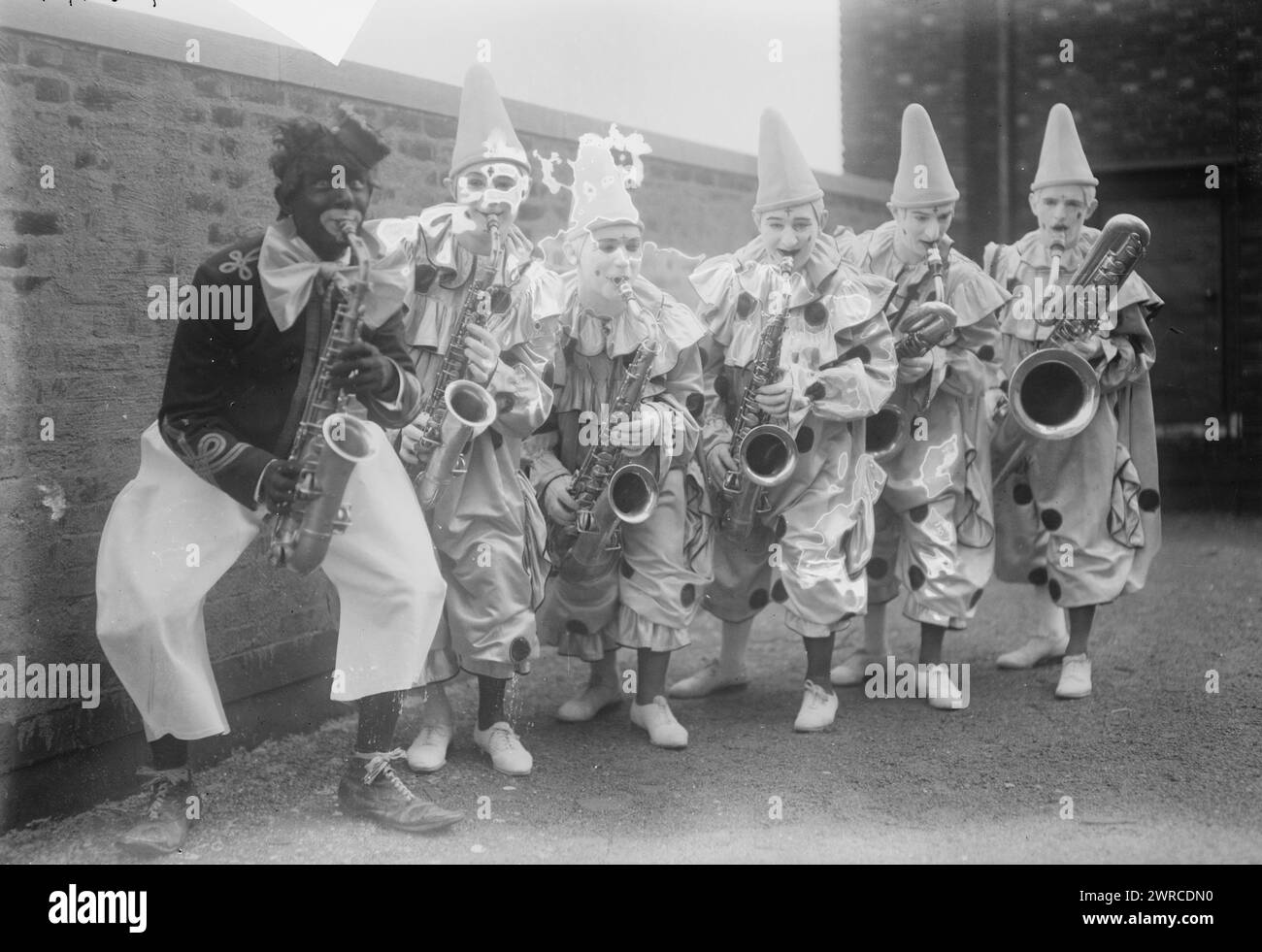 Six brown brothers hi-res stock photography and images - Alamy