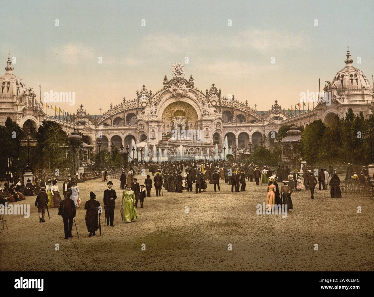 Le Chateau d'eau and plaza, with Palace of Electricity, Exposition ...