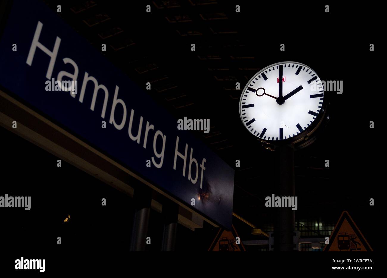 Hamburg, Germany. 12th Mar, 2024. A station clock at the main station ...
