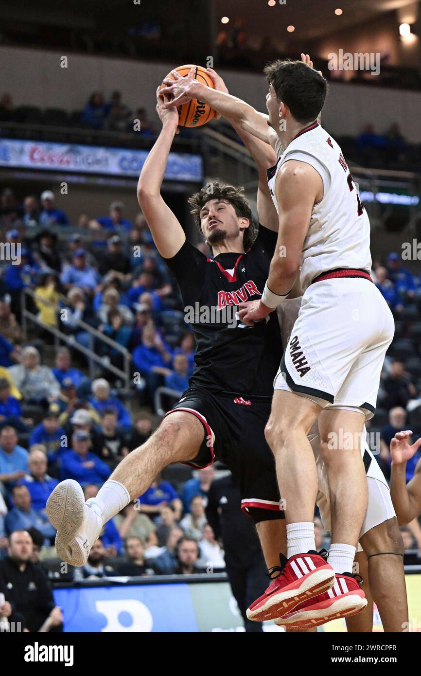 Nebraska-Omaha Mavericks forward Frankie Fidler (23) blocks a shot by ...
