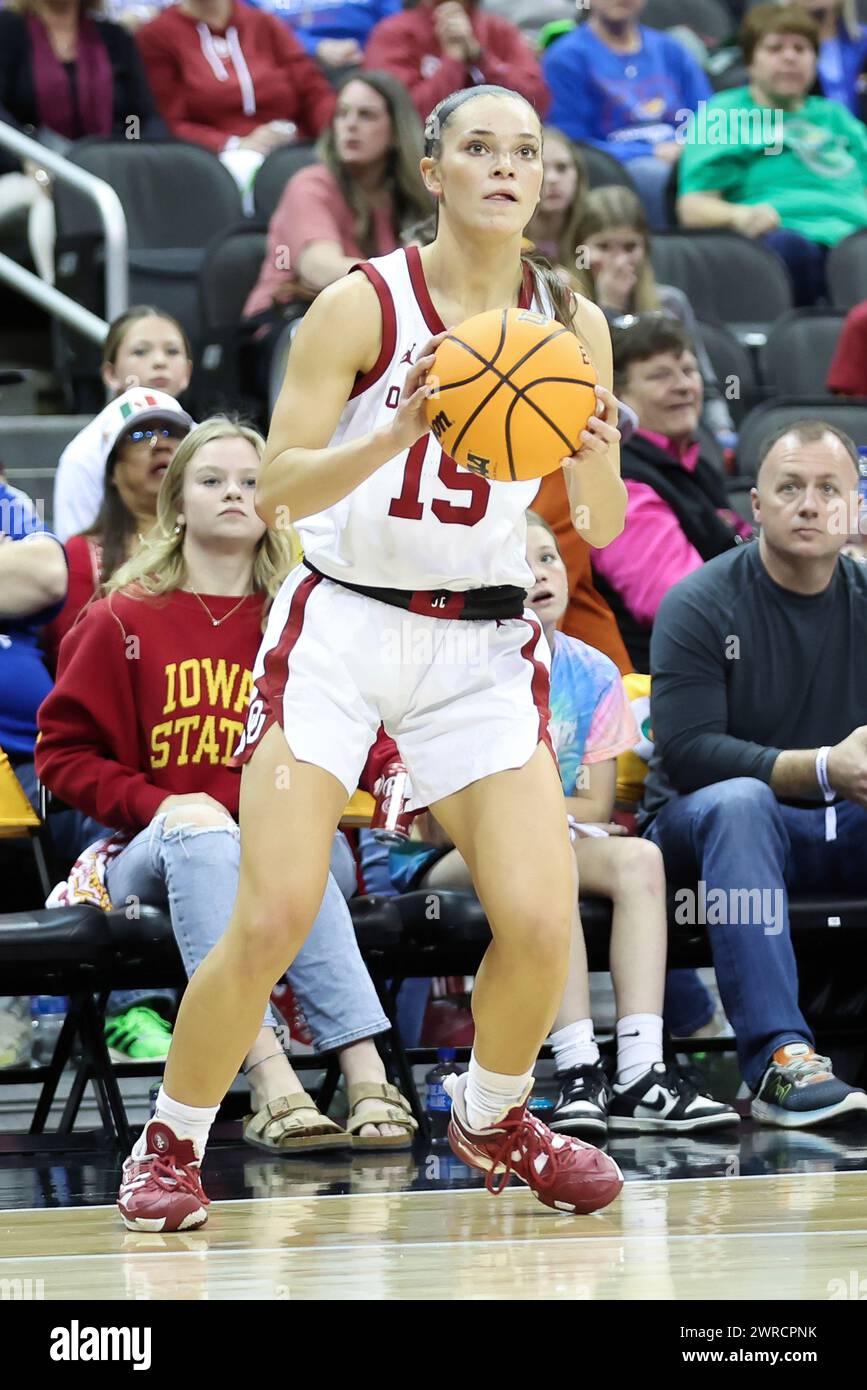 KANSAS CITY, MO - MARCH 11: Oklahoma Sooners guard Lexy Keys (15) in ...