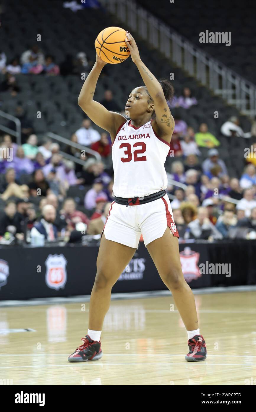 KANSAS CITY, MO - MARCH 11: Oklahoma Sooners forward Sahara Williams ...