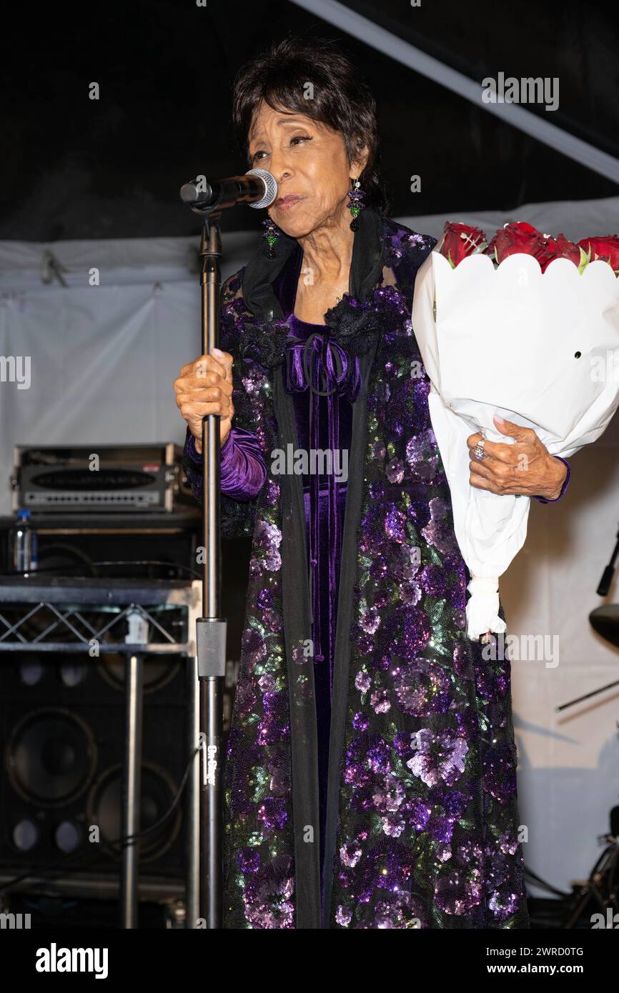 Actress Marla Gibbs recieves an award at Children Uniting Nations 24th ...