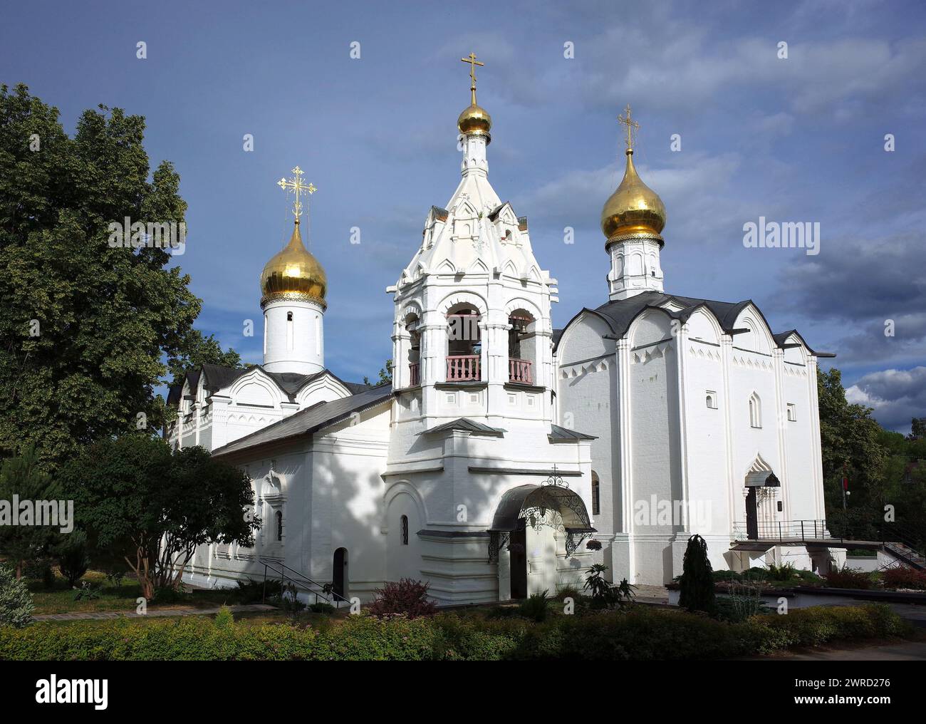 Russian architecture white buildings of Pyatnitskaya church and ...