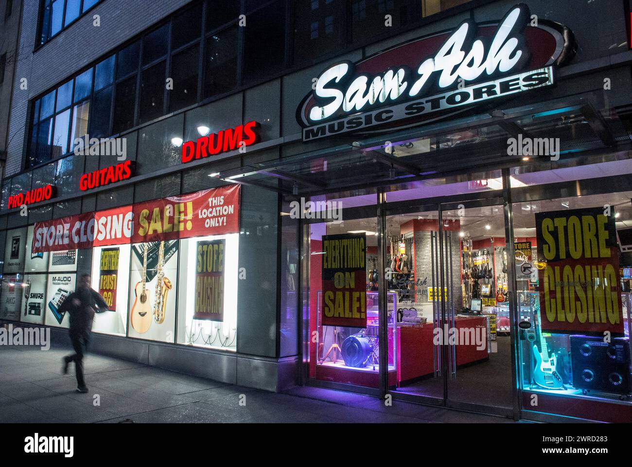 Sam ash music store 3 bt jpg hi-res stock photography and images - Alamy
