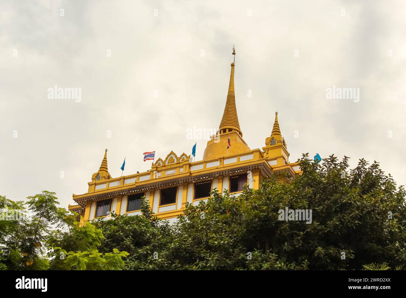 Golden Mountain Majesty: Saket Temple, Bangkok - A Breathtaking View ...