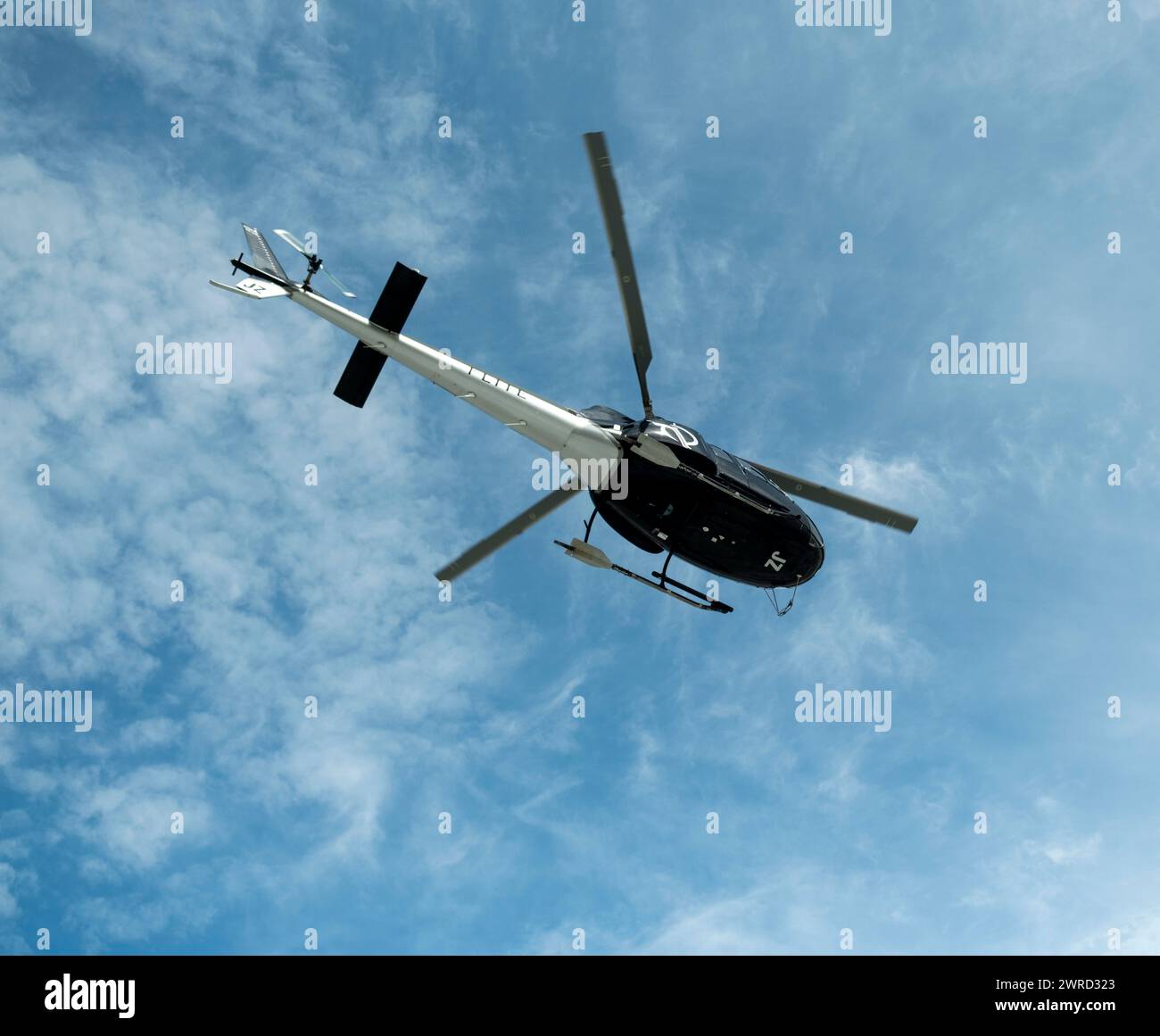 Helicopter landing take off hi-res stock photography and images - Alamy