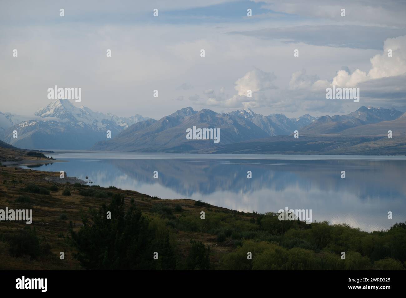 Dome of cloud over Aoraki Stock Photo - Alamy