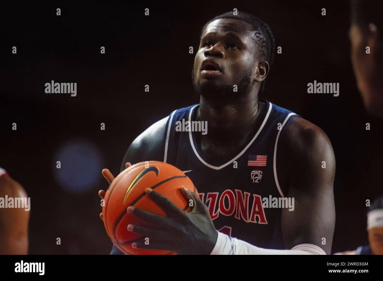 Arizona Wildcats center Oumar Ballo (11) at the free throw line during ...