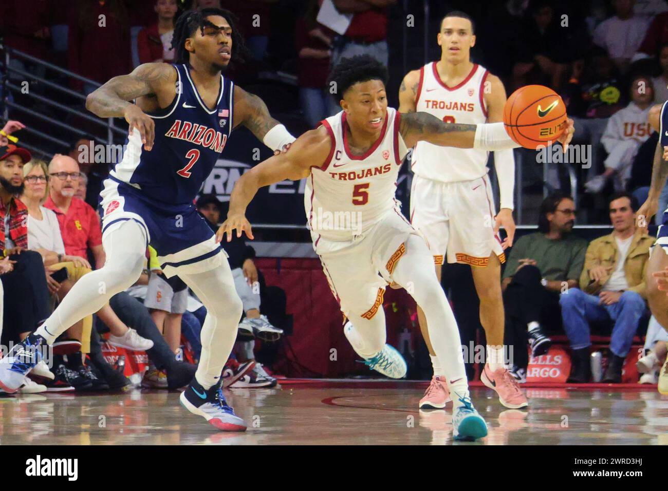 USC Trojans guard Boogie Ellis (5) makes a steal during an NCAA college ...