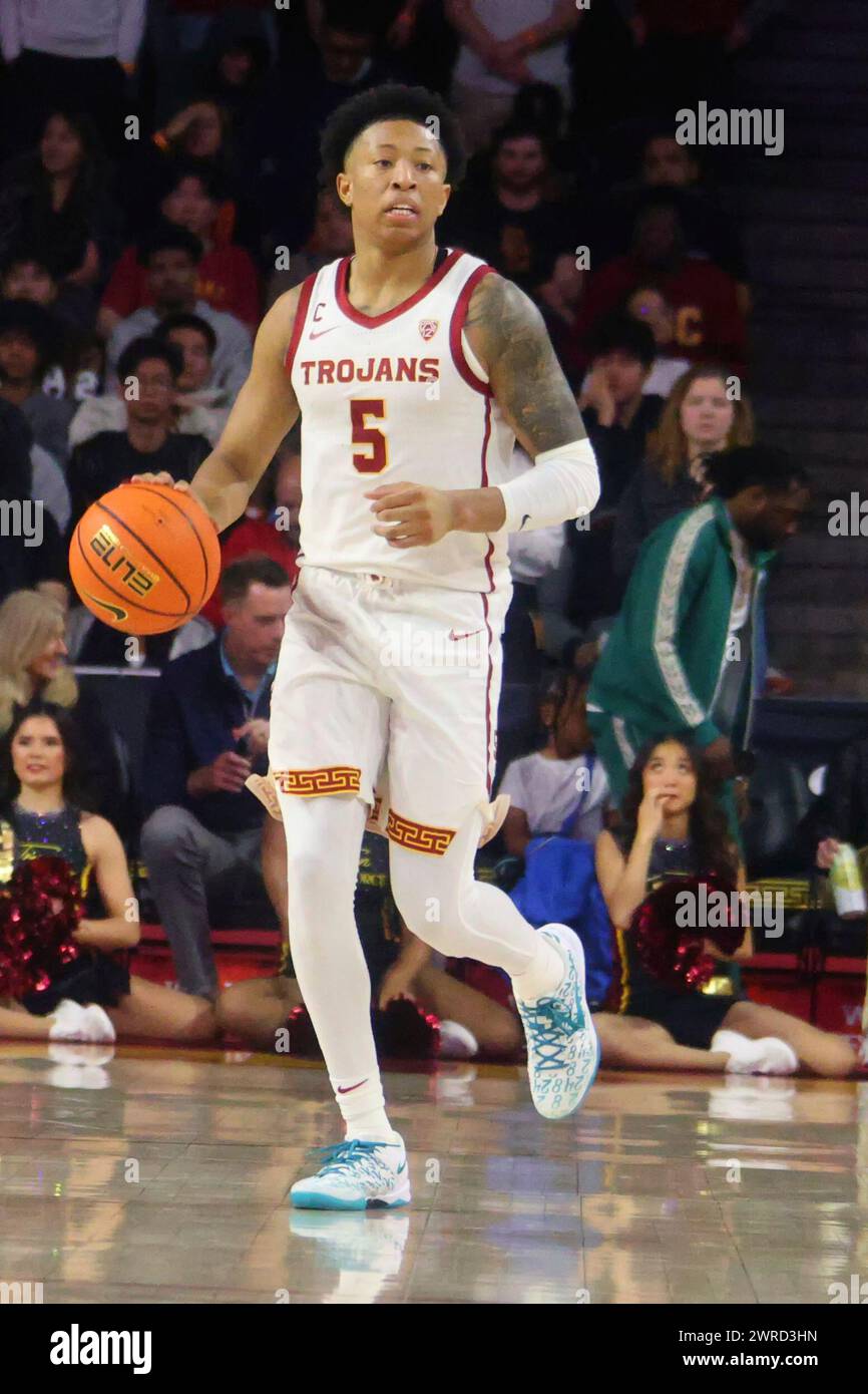 USC Trojans guard Boogie Ellis (5) brings the ball during an NCAA ...