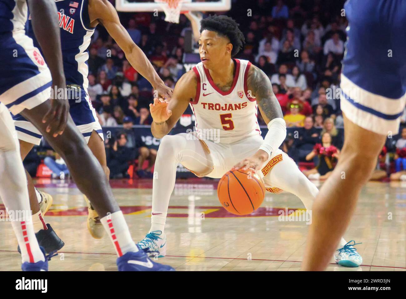 USC Trojans guard Boogie Ellis (5) drives the lane during an NCAA ...